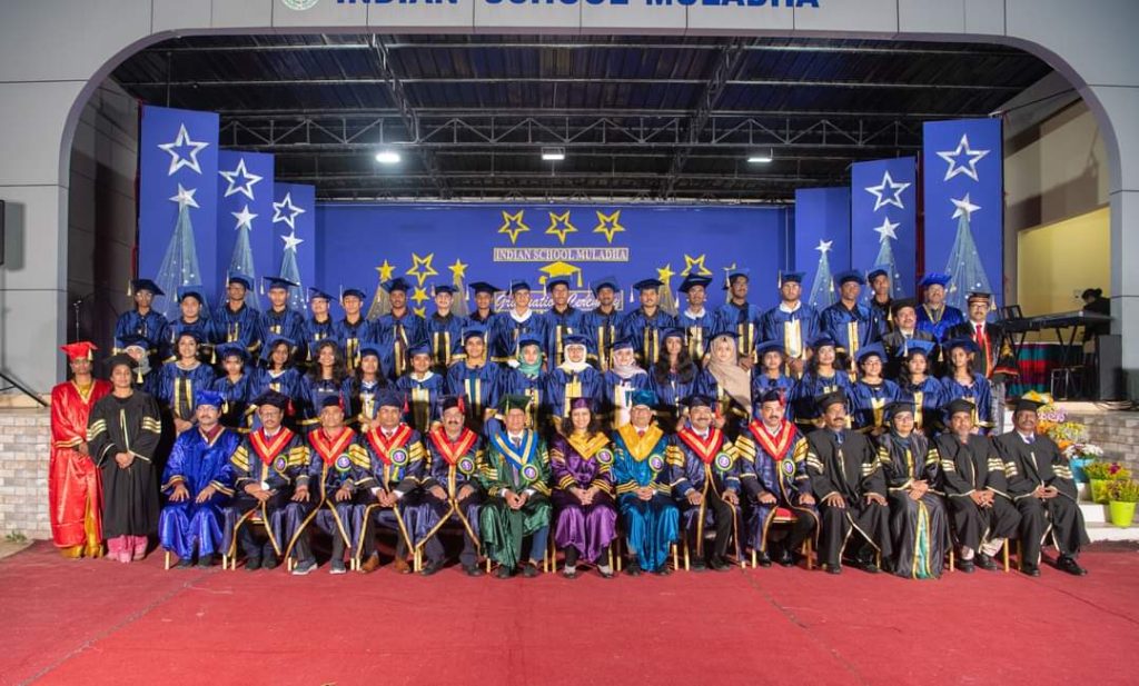 മുലദ്ദ ഇന്ത്യന്‍ സ്‌കൂളില്‍ പന്ത്രണ്ടാം തരത്തിലെ വിദ്യാർഥികളുടെ ...